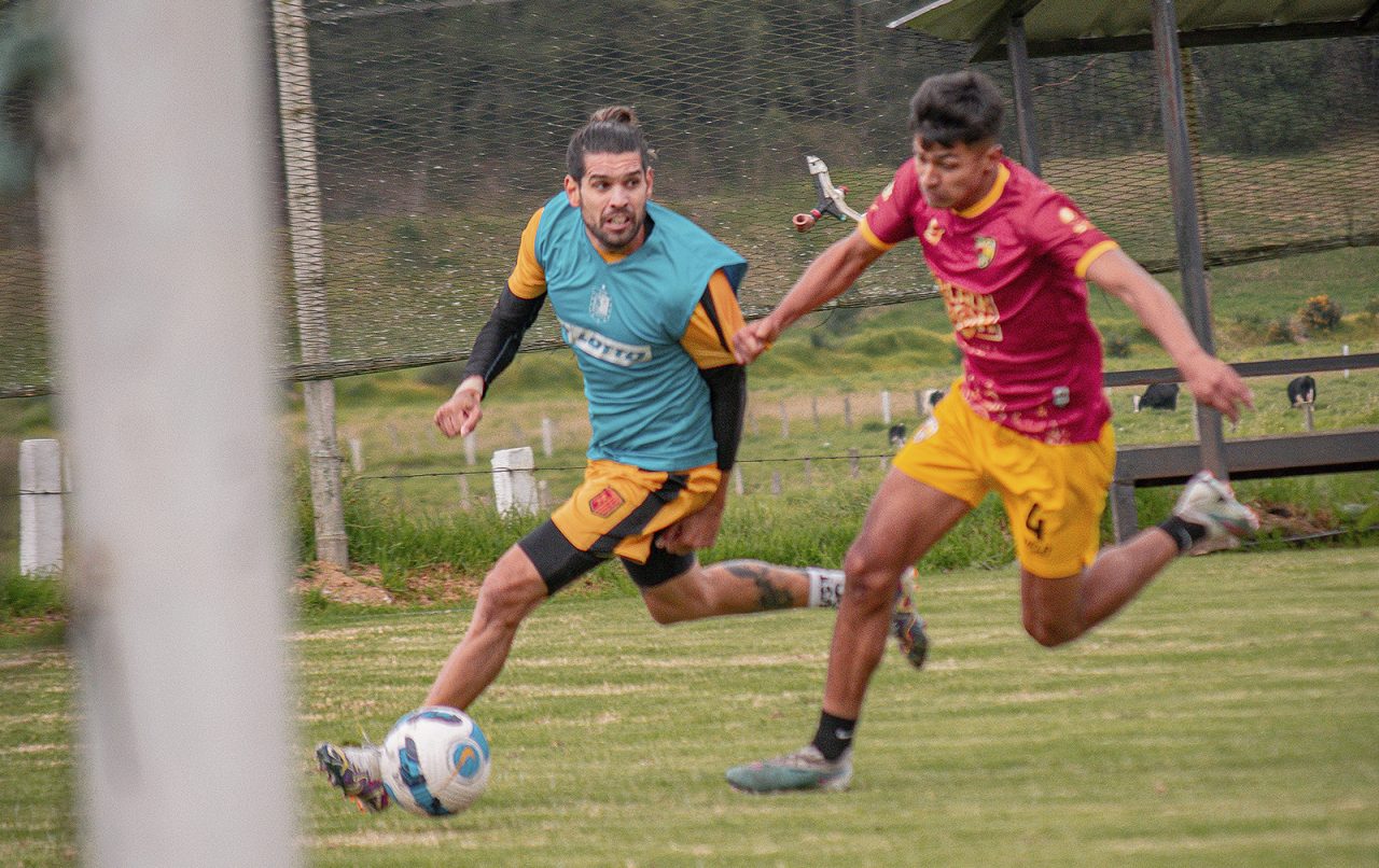 Entrenamiento de fútbol ante Cuenca F.C. - Club Deportivo Cuenca